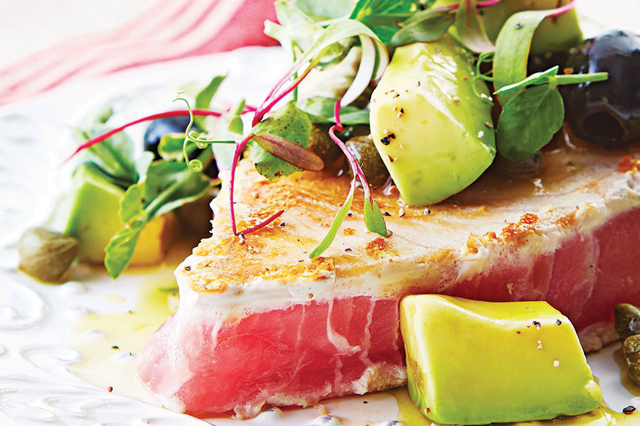 Atún sellado con ensalada